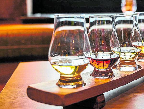 Estilos de copas y vasos para beber licores y cerveza