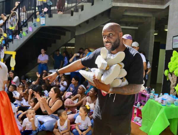 El filántropo Andre McDonnell llegó a Medellín para dejar una huella