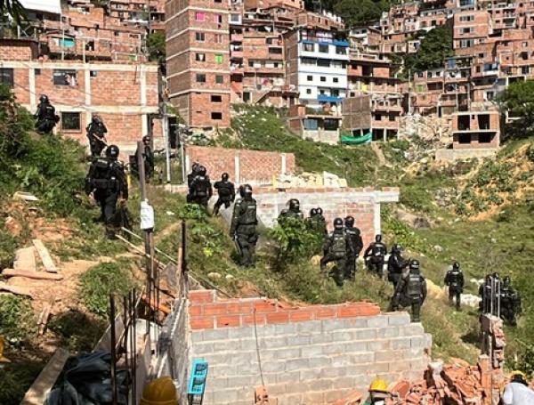 Medellín: autoridades intervienen comunas con construcciones ilegales