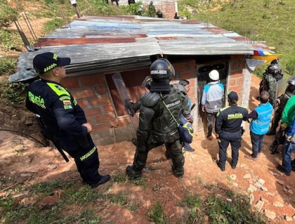 Medellín: autoridades intervienen comunas con construcciones ilegales