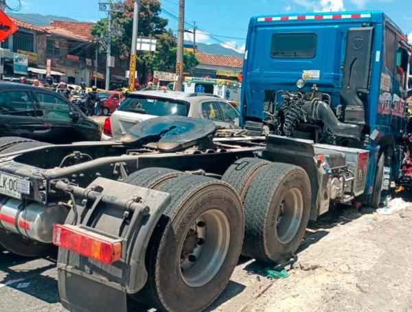 Esta es la licencia de conducir que se encontró en la tractomula robada ...