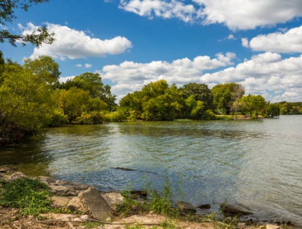Descubra los 6 lagos de Texas nombrados como los más bonitos del estado