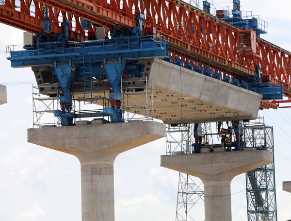 Metro de Bogotá: se izó la primer dovela en la Caracas con calle 28
