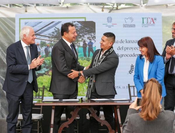 Italia y Colombia firman proyecto para impulsar el desarrollo del ...