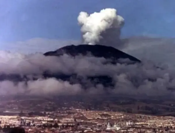 Estas son las fotos de las erupciones volcánicas más fuertes de los ...