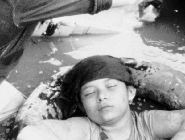 La foto poco conocida de la niña Omayra Sánchez con la que recuerdan al ...