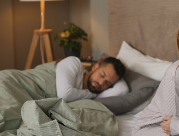 Fantasear con otra persona que no es la pareja, ¿es infidelidad o no? Esto responde la psicología