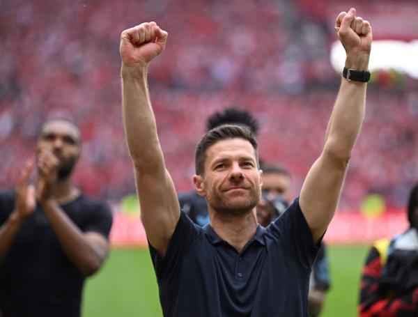 Video | Así fue la emotiva y esperanzadora firma del contrato de Xabi ...