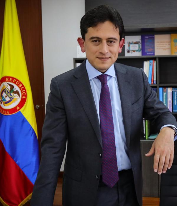 La historia de ‘Mr. Taxes’, el director de la Dian es fenómeno en redes