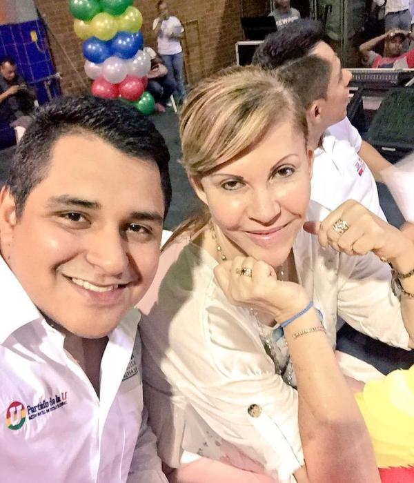Codirectora del partido de 'la U' explica fotos con señalado emisario de 'Papá Pitufo'