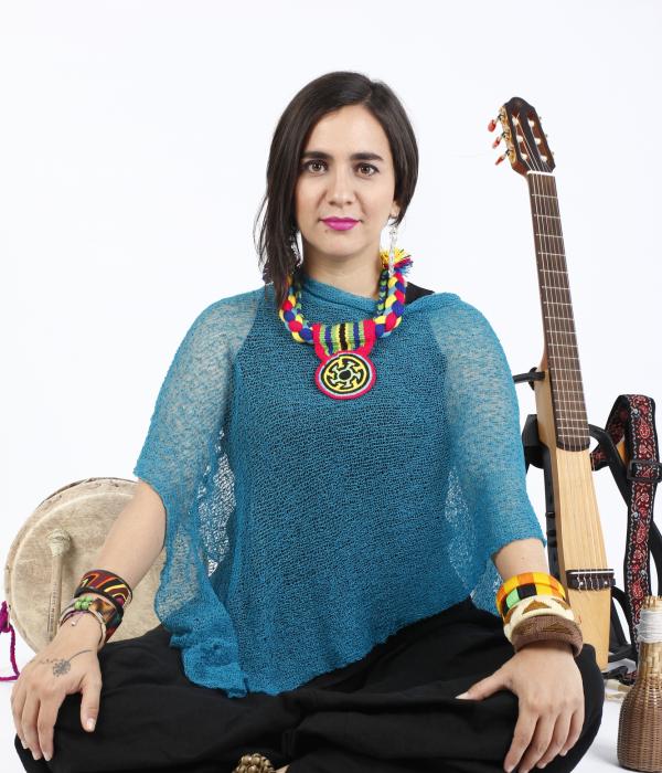 Marta Gómez: cantautora colombiana, ganadora del Grammy, que lleva un ...