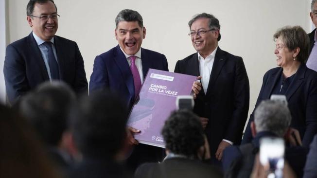 Los caminos que le quedan a la reforma pensional de Petro para que no se hunda en Senado