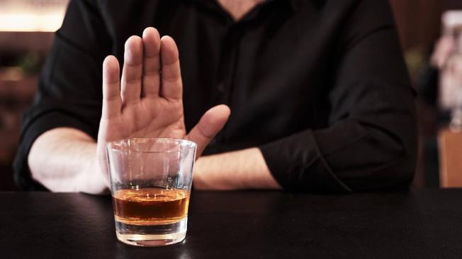 ¿Bebe alcohol todas las semanas? Sepa el efecto que esto tiene en su ...