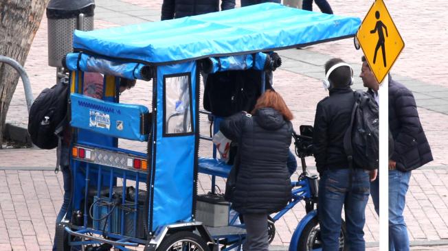 Alerta por imprudencia de bicitaxis en Bogotá: ¿quién les responde a ...