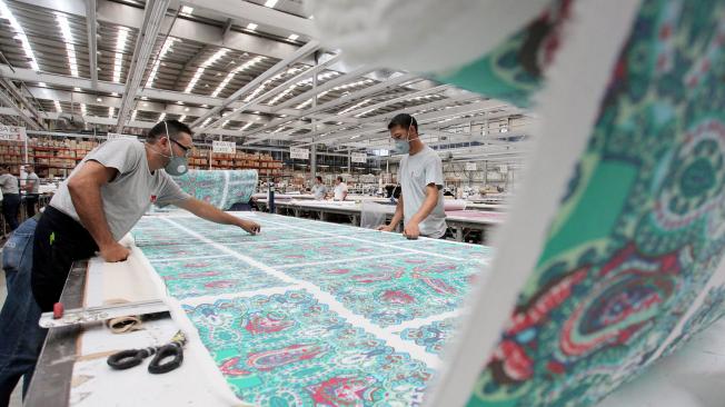 Contrabando textiles: el tira y afloja de Hacienda y Dian