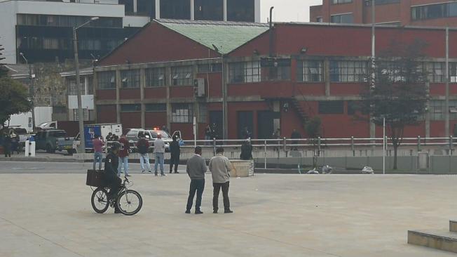 Evacúan edificio del Inpec por amenaza de explosivos