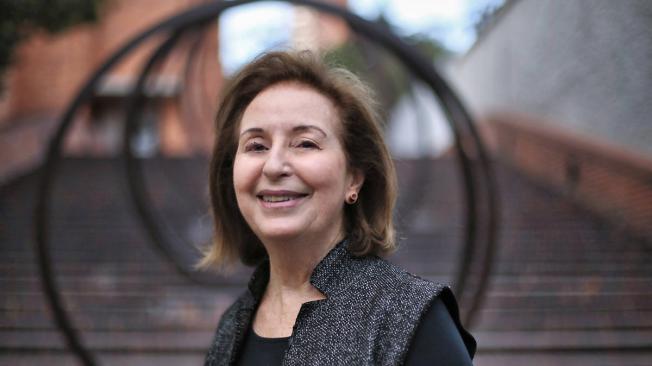 Cultura: la artista plástica Lydia Azout presenta su obra sobre la pandemia