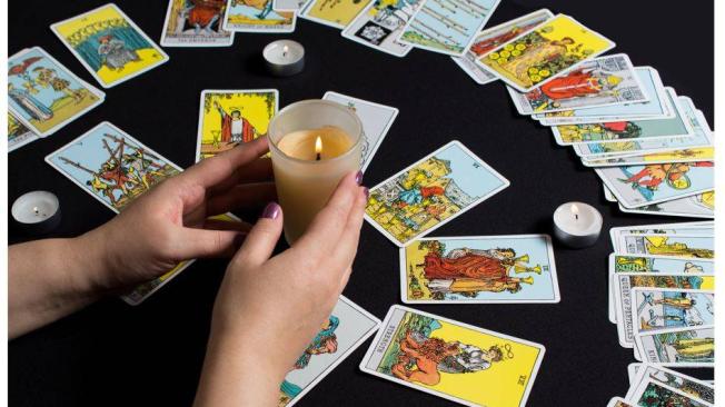 La importancia de los signos zodiacales en el tarot