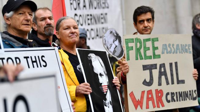 Quién es Julian Assange y qué delitos ha cometido