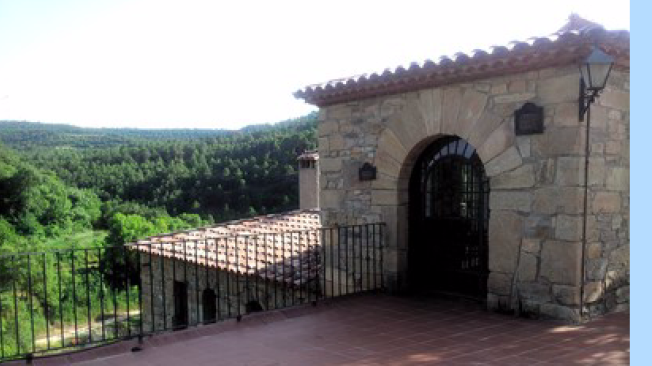 El Fonoll, el pueblo donde andar desnudo es completamente normal