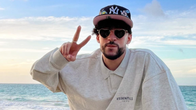 Bad Bunny recibió juloso anillo por ser el artista más escuchado de Spotify