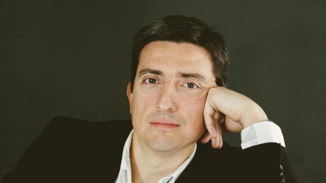 Nicolás Pernett: ‘Es hora de dejar de asociar gobernantes con divinidades’