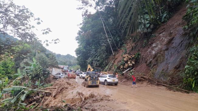 Qué hacer si va de viaje y hay un derrumbe en la carretera