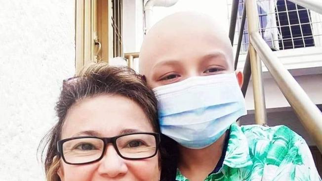Mujer con cáncer desde hace 18 años ayuda a otros con su fundación