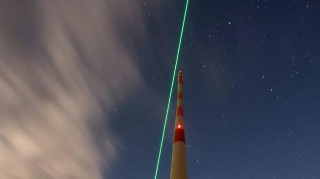 Logran desviar rayos con un potente láser