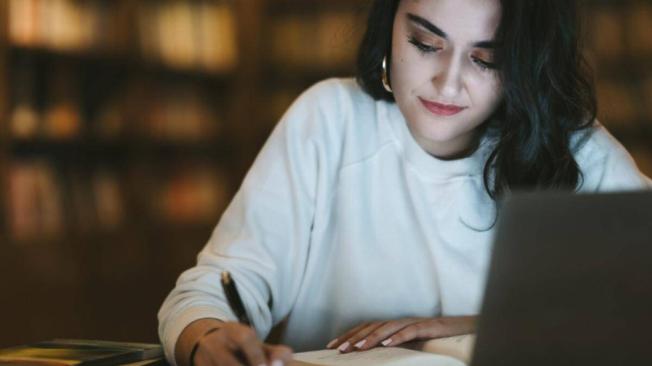 Becas para colombianos que quieran estudiar dos maestrías europeas en un mismo año