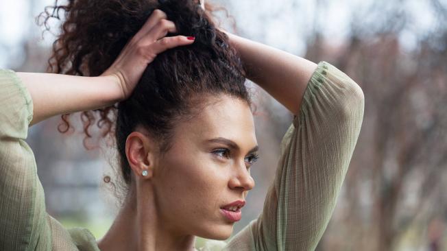 Pelo rizo: 5 estilos de moda para su cabello