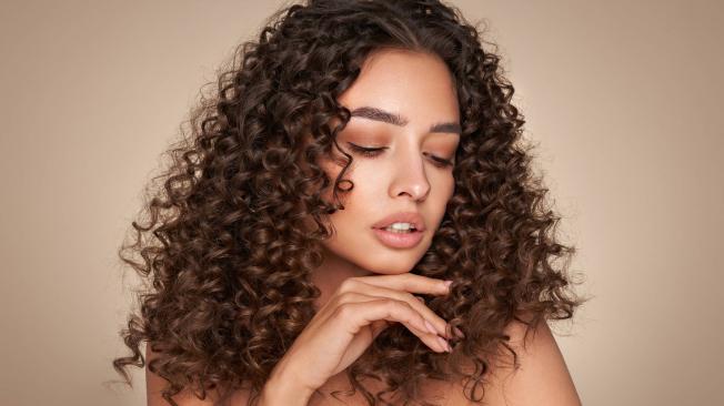 Pelo rizo: 5 estilos de moda para su cabello