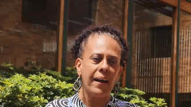 Uno siempre quiere empezar, dice una de mil víctimas en entrega de ...