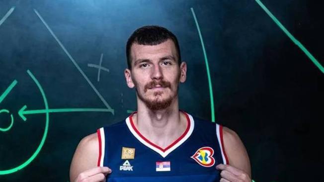 Jugador serbio perdió un riñón por un codazo en el Mundial de Baloncesto
