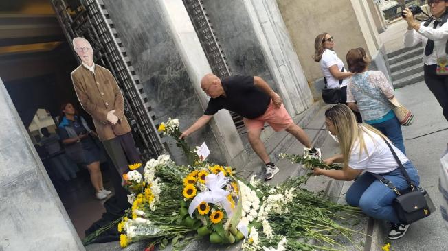 Fernando Botero: homenaje con flores y música en Plaza Botero