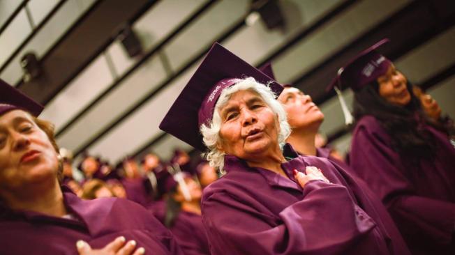 Centros de Inclusión Digital en Bogotá: más de 120 mujeres se graduaron