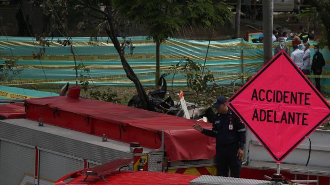 Las imágenes que dejó el accidente de un avión de la Fuerza Pública en Cali