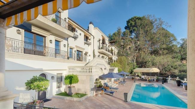 Cazzu y Christian Nodal: Así es la mansión en la que viven en el bosque