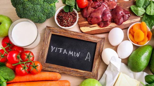 ¿Qué beneficios tiene la vitamina A y en qué alimentos se encuentra?