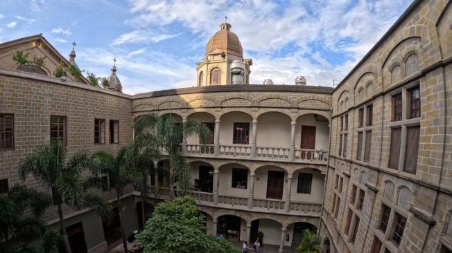 Claustro San Ignacio, el edificio de más de 220 años que cuenta la ...