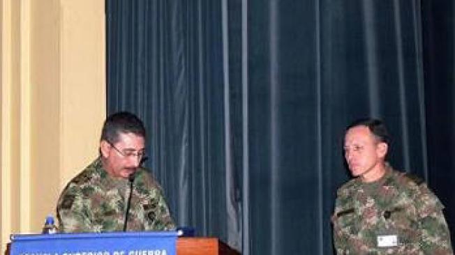 Historia de la estatua humana que puso a responder a generales por ...