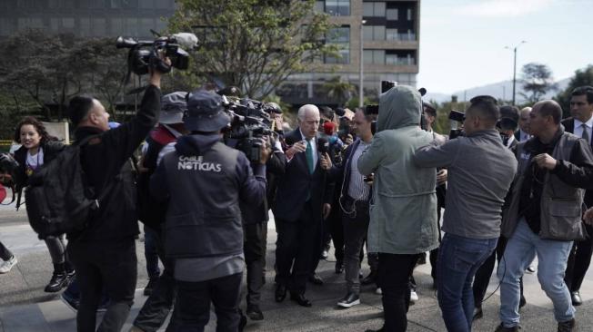 Andrés Pastrana reta al presidente Gustavo Petro a un debate por televisión