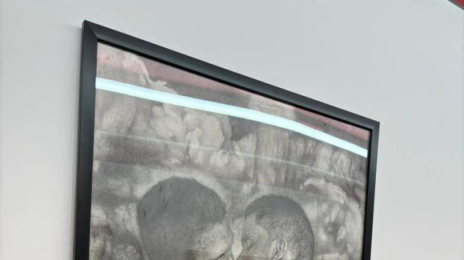 Nani Alarcón: la artista que vivió y pintó la vida de las modelos webcam