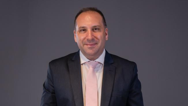 El latino que desarrolla una IA para evitar crímenes en Estados Unidos ...