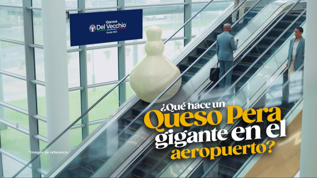 Inesperado aterrizaje de un Queso Pera gigante en el aeropuerto