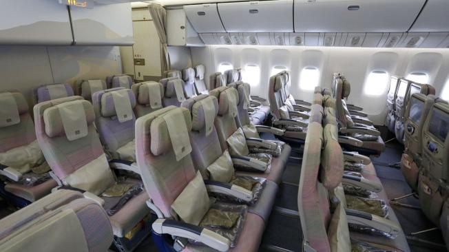 En fotos: así es la primera clase y la clase turista del vuelo Bogotá-Dubai, realizado por la ...