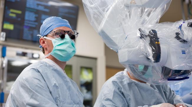 La historia del primer trasplante de laringe total en un paciente con ...