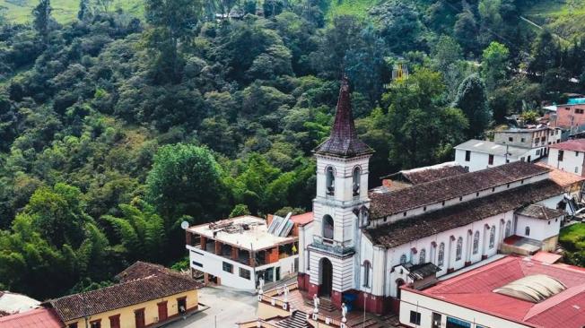 Padres de cuatrillizas de Ubalá cuentan su historia y necesidades