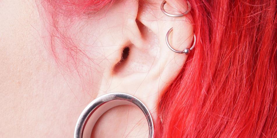 Huila: Rectora que prohibió piercings y noviazgos ganó tutela