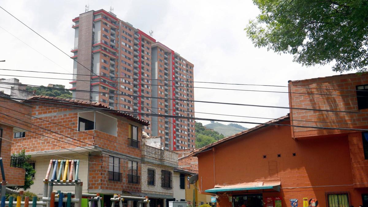 Las soluciones que propone la constructora del edificio Atalaya